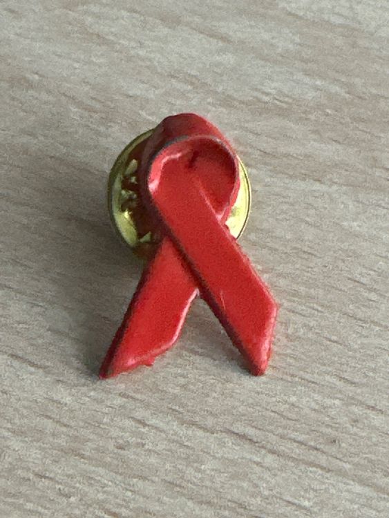Pin Red Ribbon Aids | Kaufen auf Ricardo
