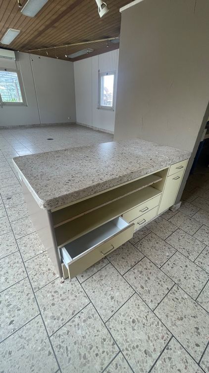 Ladentischplatte mit Terrazzosteinplatte (Gebraucht) in Othmarsingen für CHF 200 – nur Abholung ...