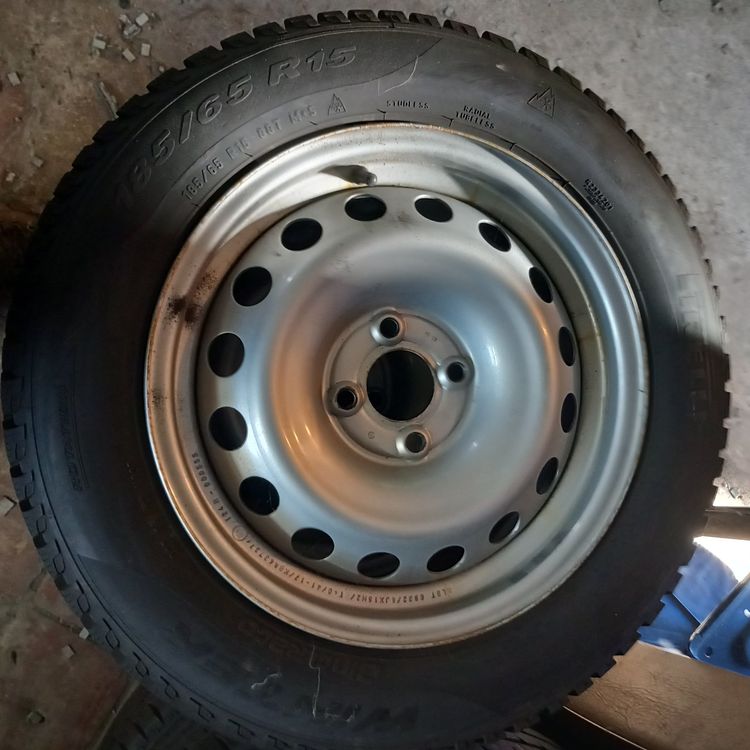 Dacia Logan Komlettwinterräder 185 65 R15 (Gebraucht) in für CHF 350 ...