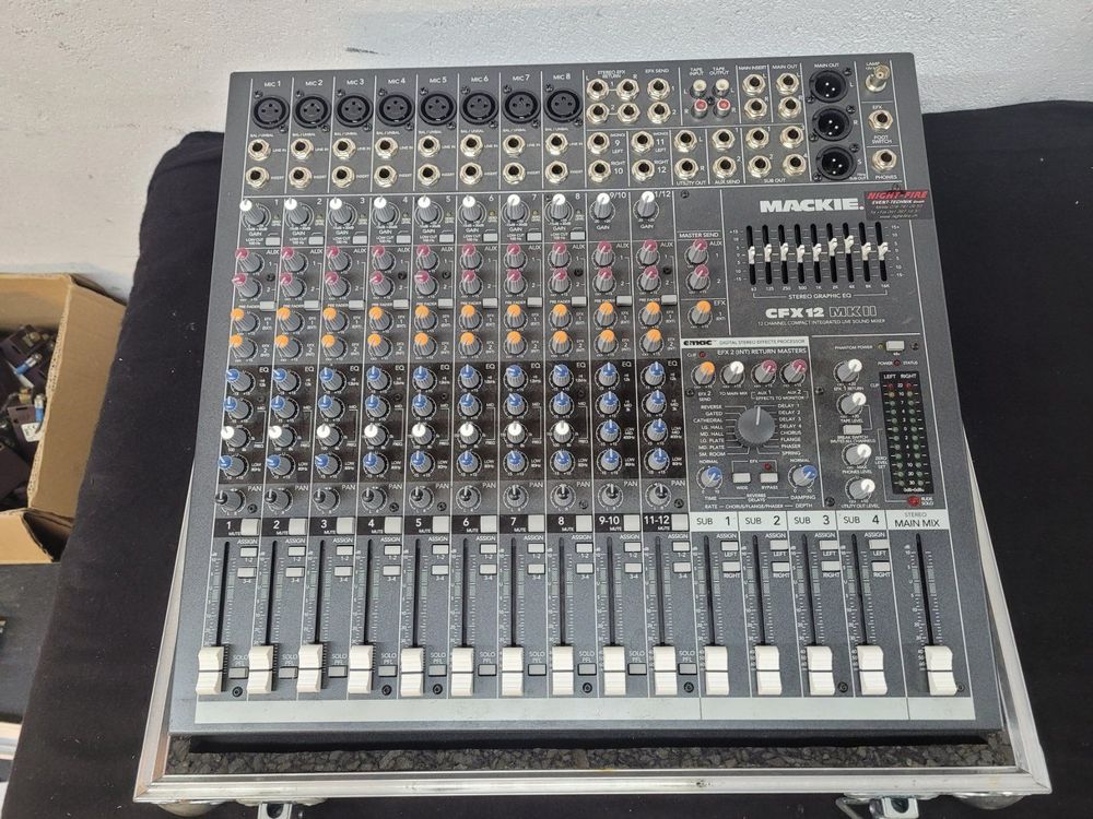 Mackie CFX12 MKII Mischpult - inklusive Case (Gebraucht) in Vitznau für ...