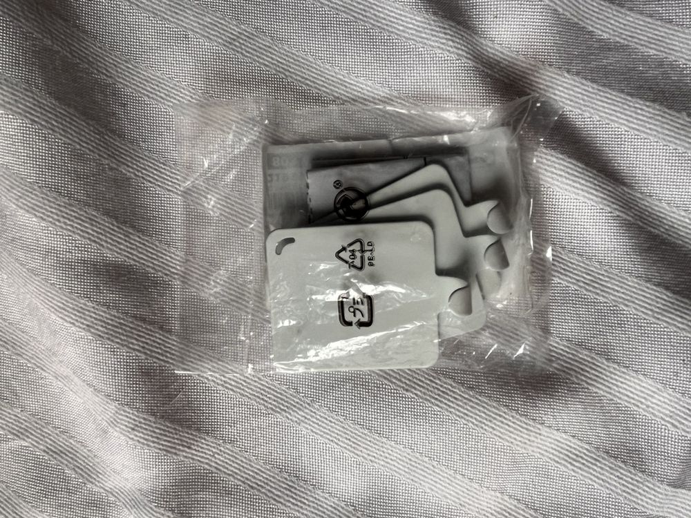 3 Aufhängehaken „Plutt“ IKEA (Neu und originalverpackt) in Sachseln für ...