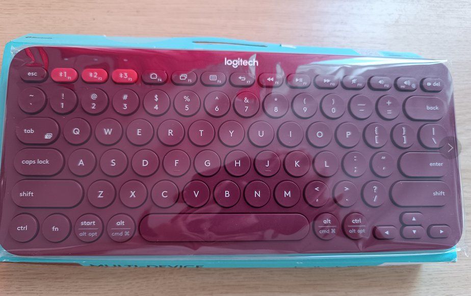 Logitech Multi-Device Bluetooth Keyboard (Red) (Neu und ...
