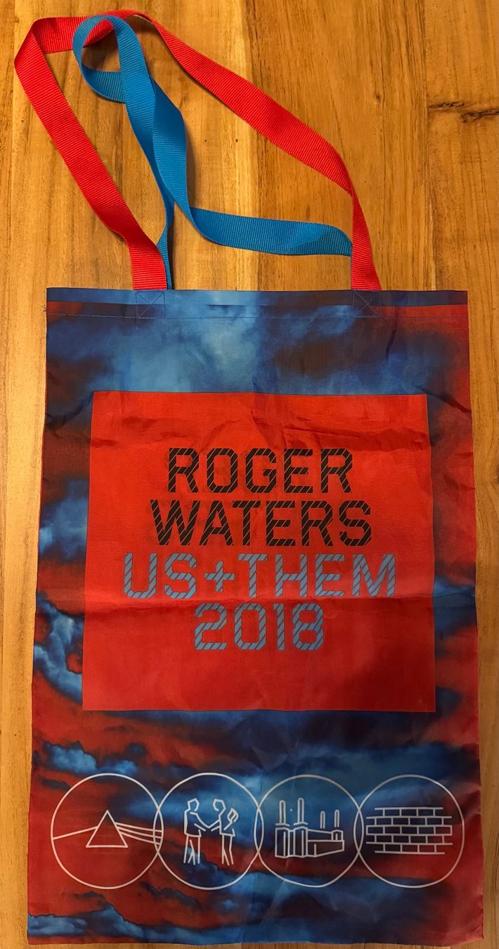 Roger Waters – US + THEM 2018 VIP Teile (Gebraucht) in Kirchberg SG für CHF 2 – mit Lieferung ...