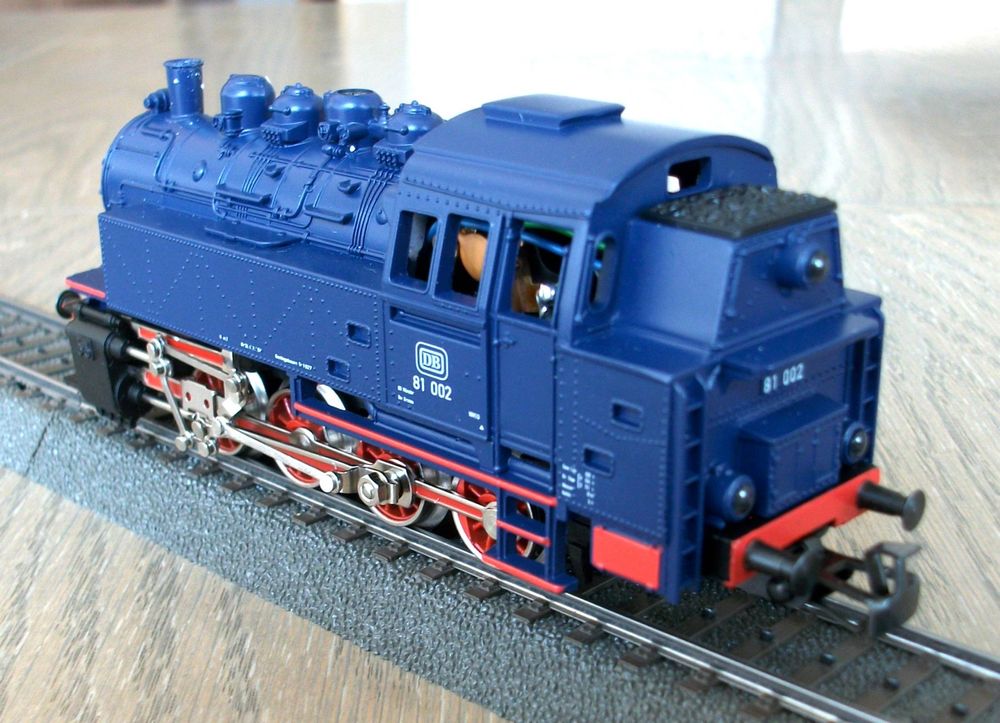 blaue Dampflokomotive BR 81, neu (Neu (gemäss Beschreibung)) in St ...
