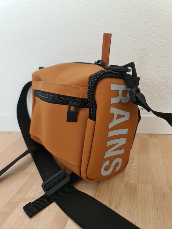 RAINS Texel Crossbody Bag - Farbe "Rust" | Kaufen auf Ricardo