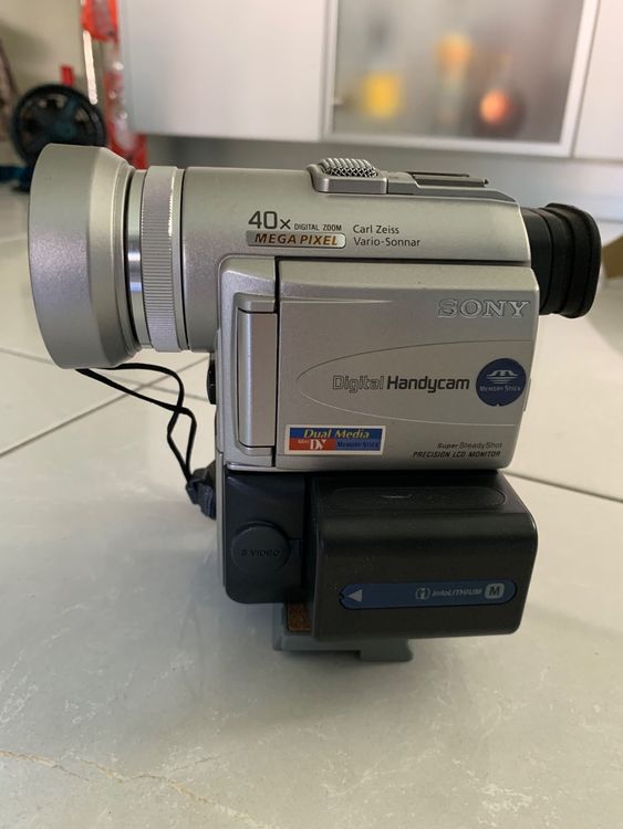 SONY HANDYCAM DCR-PC100E CAMCORDER MINI DV DIGITAL | Kaufen auf Ricardo