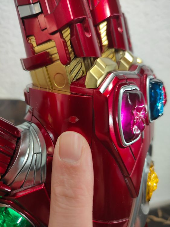Hot Toys Nano Gauntlet Life Size Avengers Endgame (Gebraucht) in Glarus ...