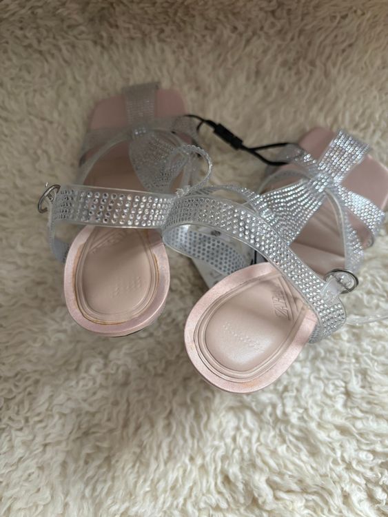 Zara Sandalen mit Absatz aus Vinyl und mit Strasssteinen (Neu und originalverpackt) in Zürich ...