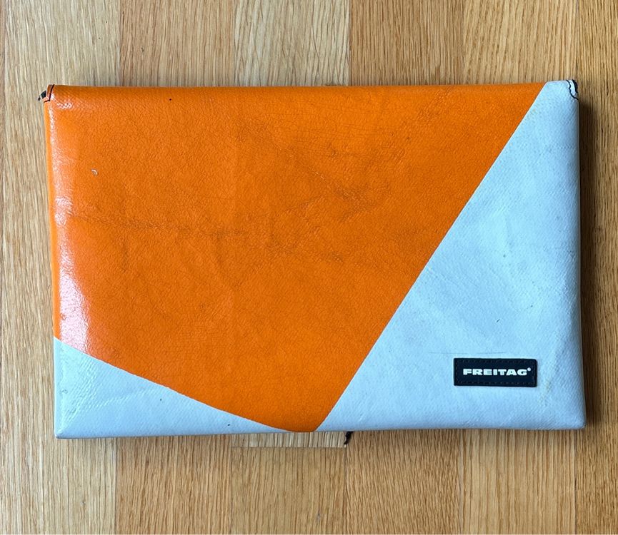 Freitag Laptop Sleeve 12“ Zoll (Gebraucht) in Basel für CHF 29 – mit ...