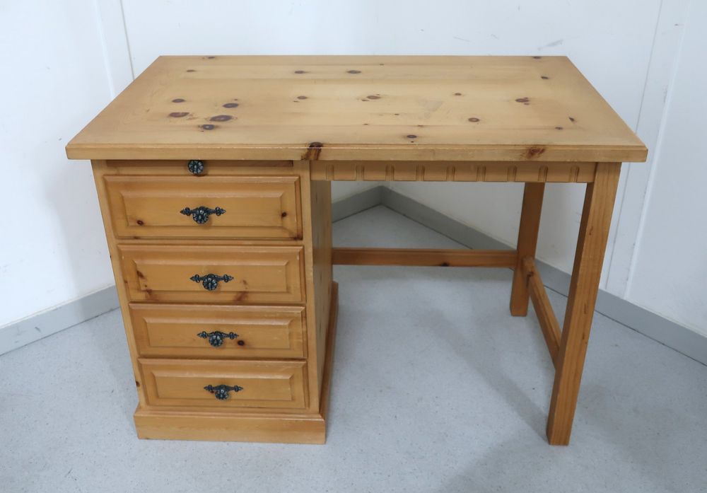 Holz Pult (Gebraucht) in Volketswil für CHF 79 – nur Abholung auf ...