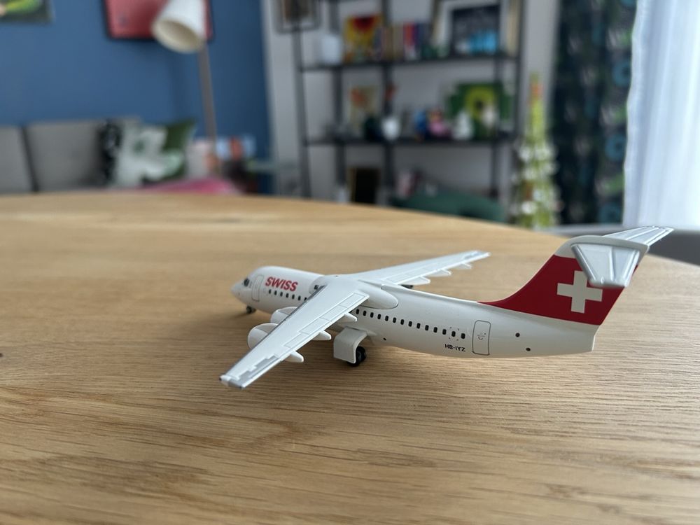 SWISS Avro RJ100 Modell 1:200 | Kaufen auf Ricardo