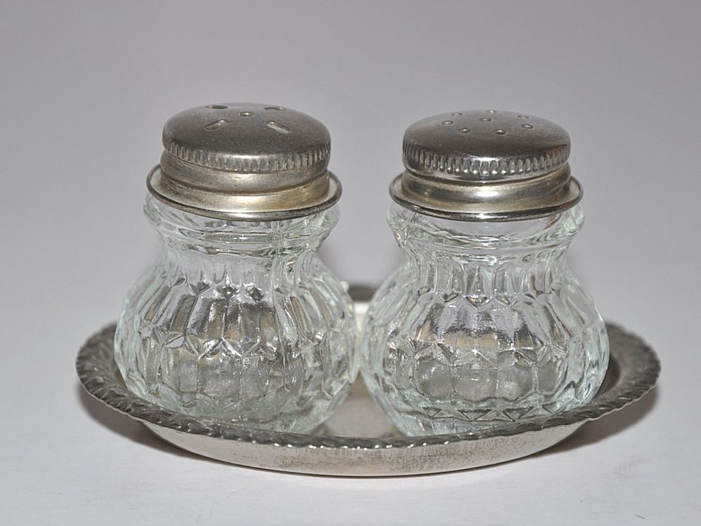 mini SALZSTREUER & PFEFFERSTREUER auf Plättli Glas Metall | Kaufen auf ...