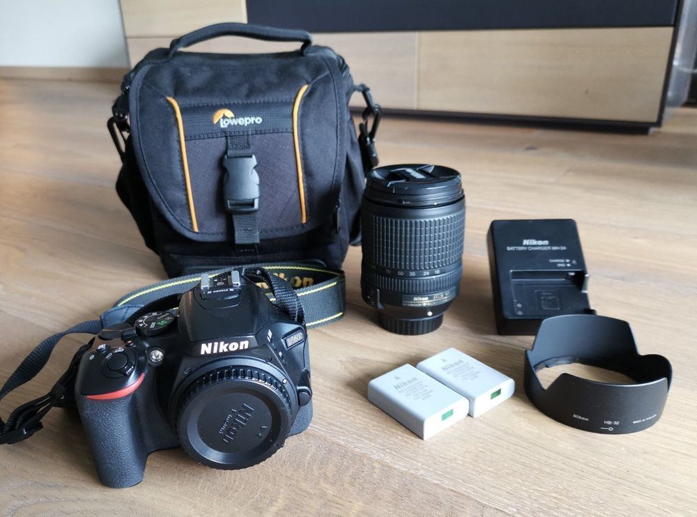 Nikon D5600 Set inkl. Akku (2x) & Tasche | Kaufen auf Ricardo