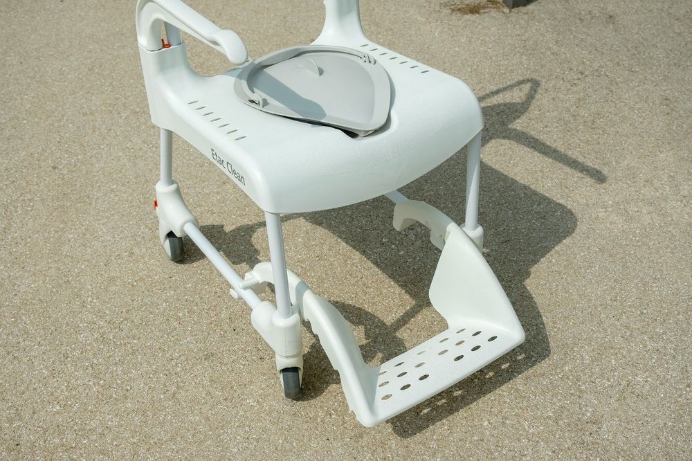 Dusch- und Toilettenstuhl Etac Clean weiss | Kaufen auf Ricardo