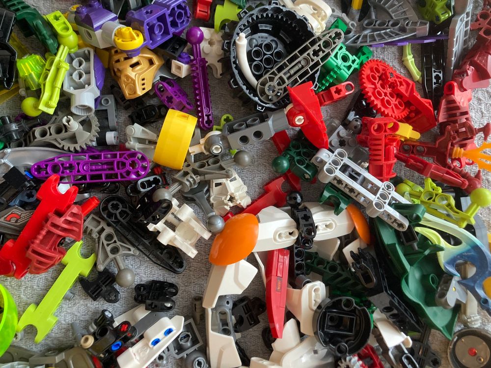 1 Kg verschiedene grosse und kleine Lego Bionicel Teile (Gebraucht) in Volketswil für CHF 3 ...