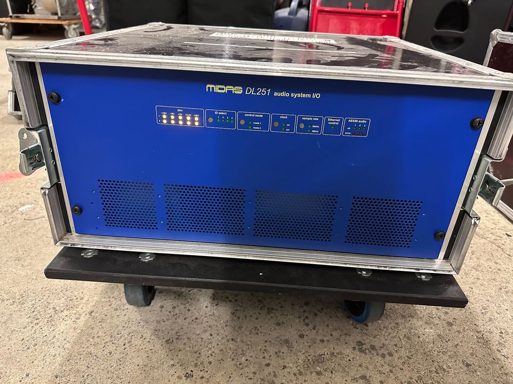 Stagebox MIDAS DL251 plus Flight Case (mit Rollen) | Kaufen auf Ricardo