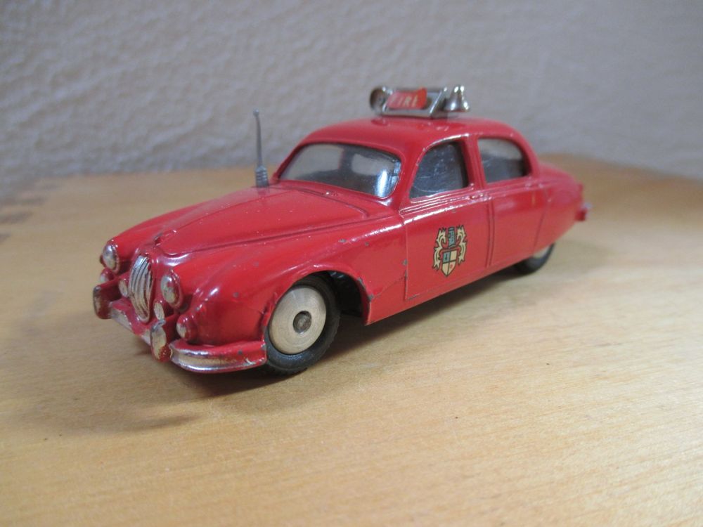 Corgi Toys Jaguar 2,4 Litre Fire Chief 213 1/43 (Gebraucht) in für CHF ...