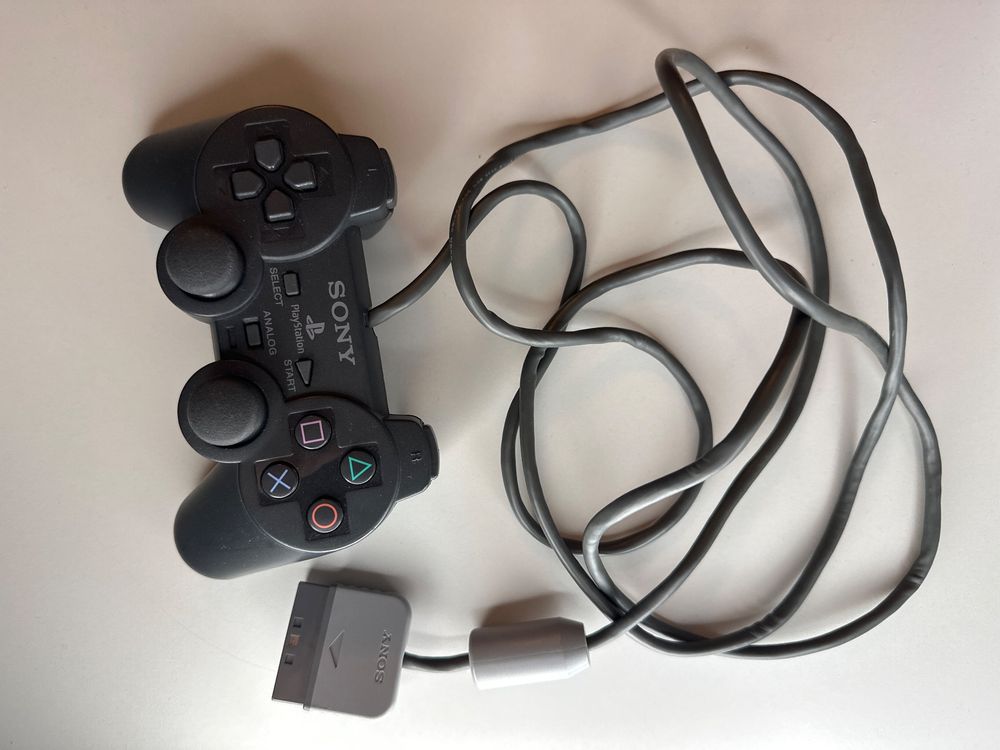 PS1 Controller schwarz (Gebraucht) in St.gallen für CHF 30 – mit ...