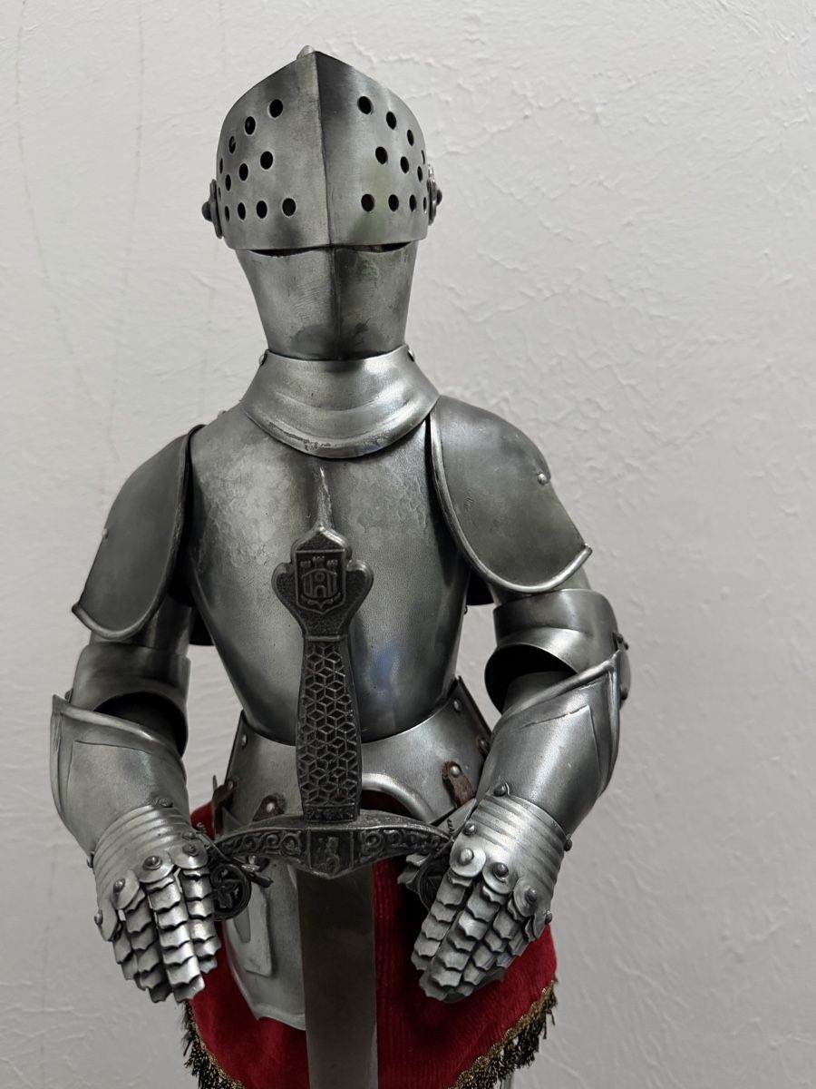Spanish 16th century knight with outstanding sword and real (Gebraucht ...