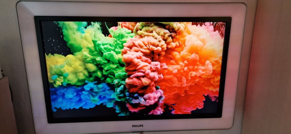 Philips Aurea Flachbildfernseher mit Ambilight 42" (NP:7000) (Gebraucht ...