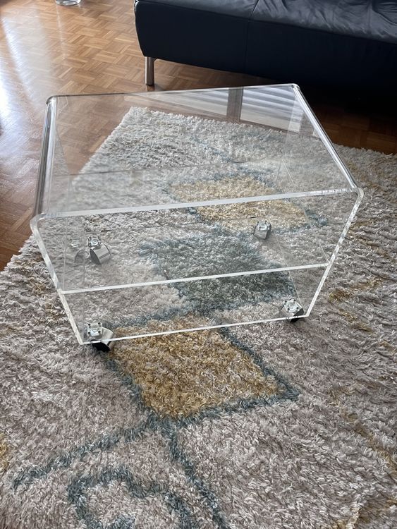 Plexi Couchtisch mit Rollen und Stauraum (Neu (gemäss Beschreibung)) in Wädenswil für CHF 50 ...