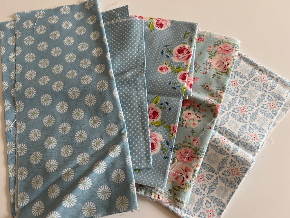 Patchworkstoffe blau (Gebraucht) in Winterthur für CHF 14 – mit Lieferung auf Ricardo kaufen
