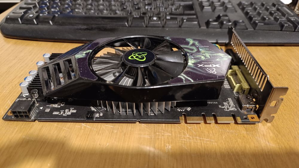 Nvidia XFX GTS250, 1Gb, fonctionne bien | Kaufen auf Ricardo