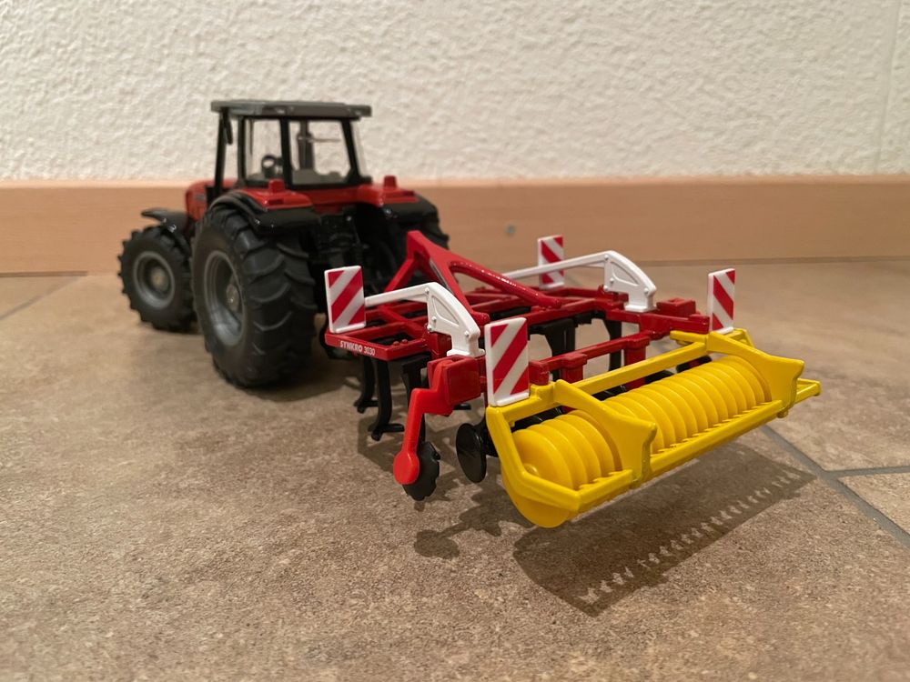 SIKU Massey Ferguson 8280 mit Pöttinger Grubber (Neu und originalverpackt) in Kreuzlingen für ...