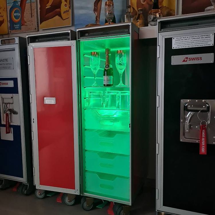 Flugzeugtrolley NEU in Rot, LED-Edition & orig. Swiss-Schils (Neu und ...