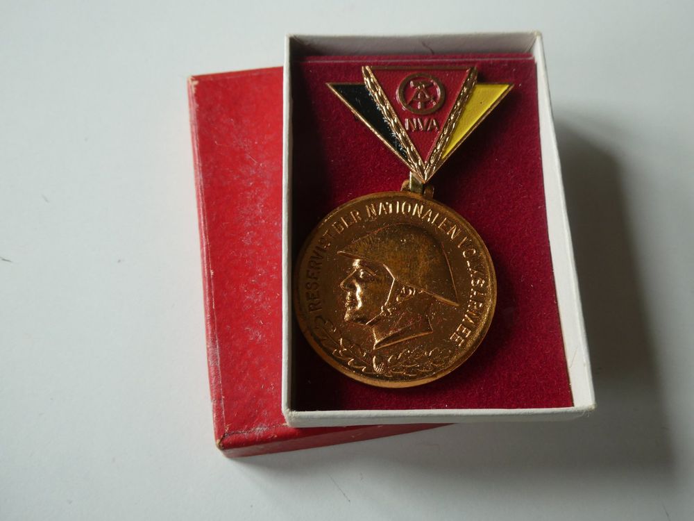 DDR - Verdienstmedaille NVA Stufe Gold (Gebraucht) in Hinterforst für ...