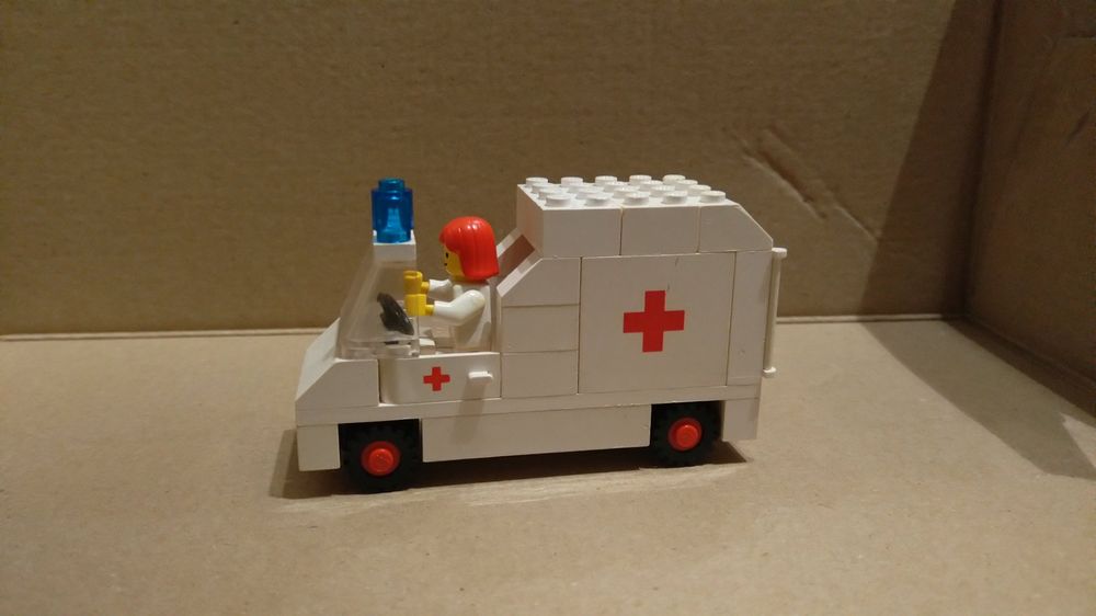Lego City, Krankenwagen aus Set 1067 (Gebraucht) in Oberdiessbach für ...