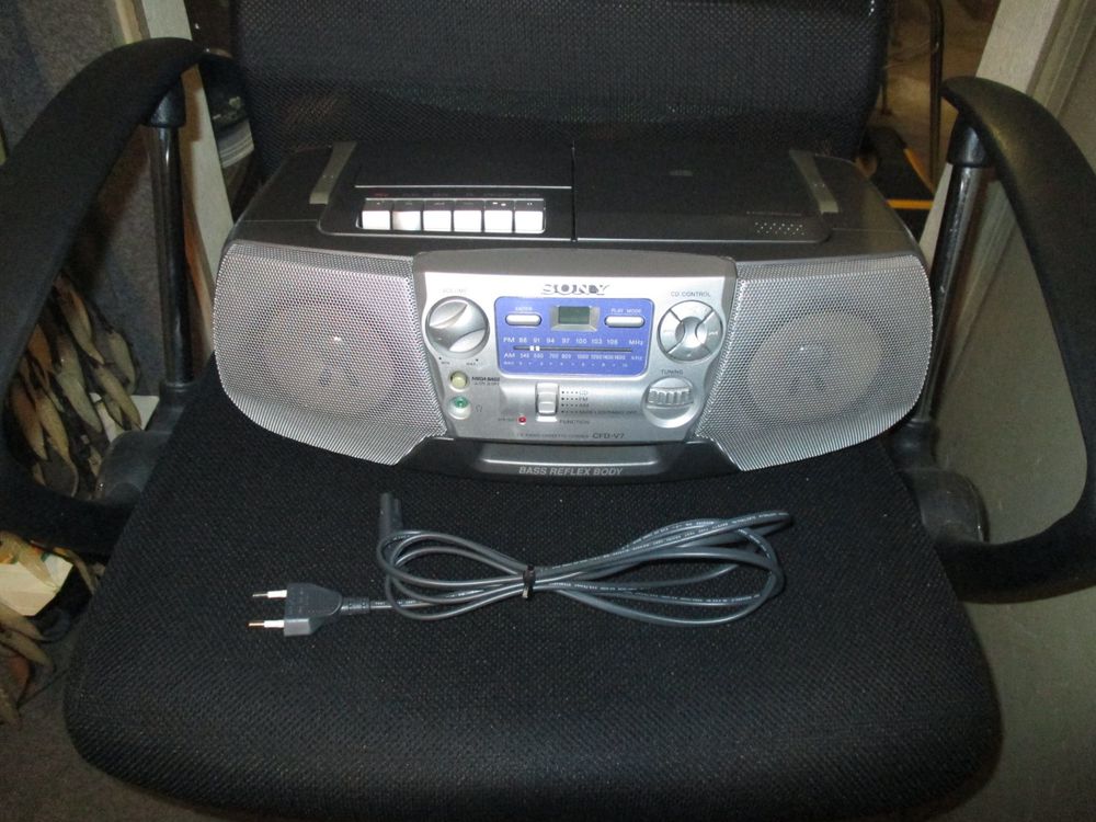 Sony Radio CD und Kassettenrecorder CFD-V7 (Gebraucht) in Rothenburg ...