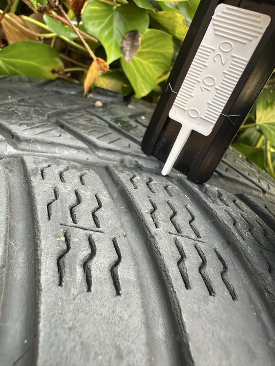 Tesla Model Y 19-Zoll Gemini-Felgen-Winterpneu (Gebraucht) in Liestal ...