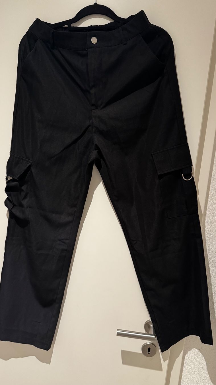 Pantalon cargo noir (D'occasion) à Romont FR pour CHF 10 – avec ...
