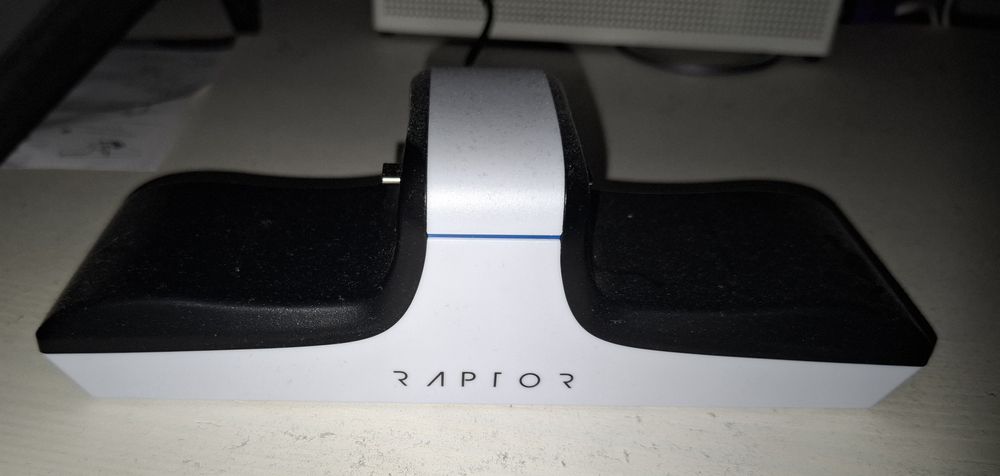 Raptor Gaming CS200 USB Dual Charging Station (Gebraucht) in St. Ursen ...