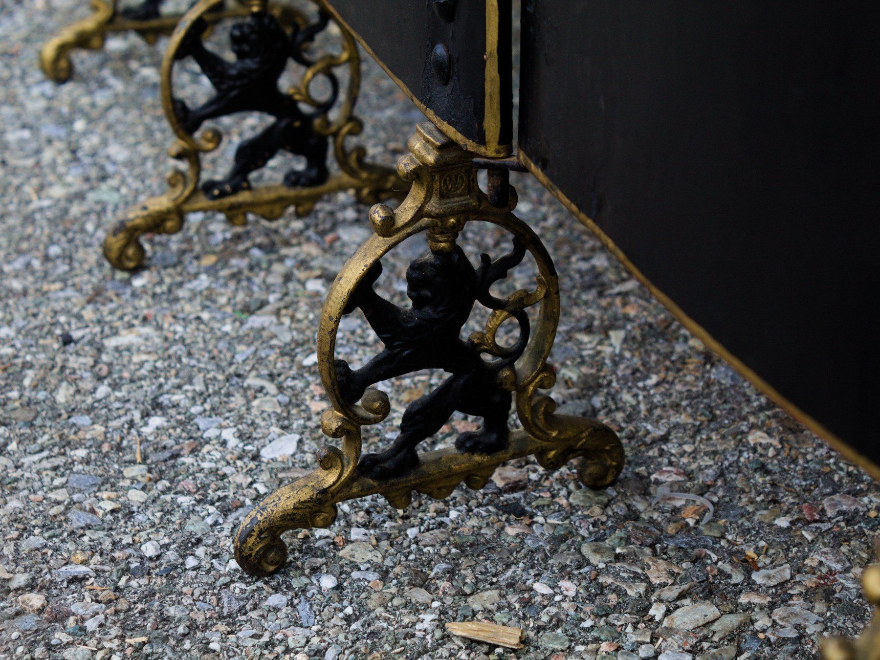 Écran de cheminée en tôle noire peinte et dorée (D'occasion) à Les ...