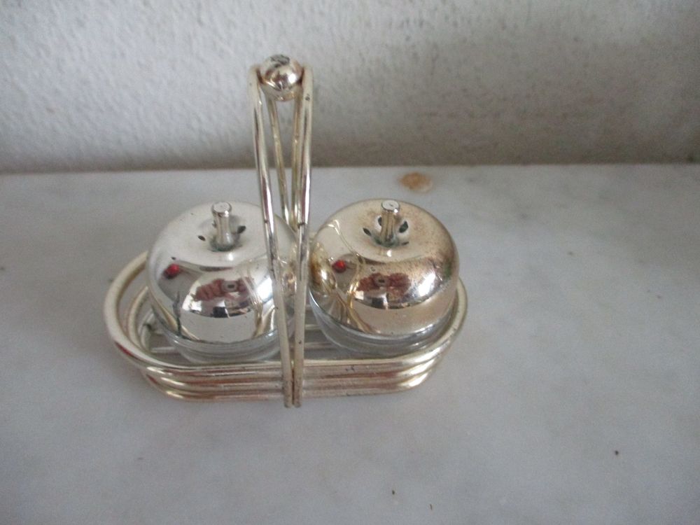 Zauberhafte Mini Gewürzstreuer mit Korb ein wenig versilbert (Gebraucht ...