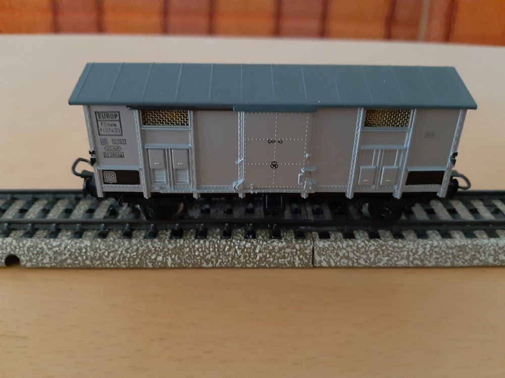 Märklin H0 FS gedeckter Güterwagen mit Spitzdach, grau; OVP | Kaufen auf Ricardo