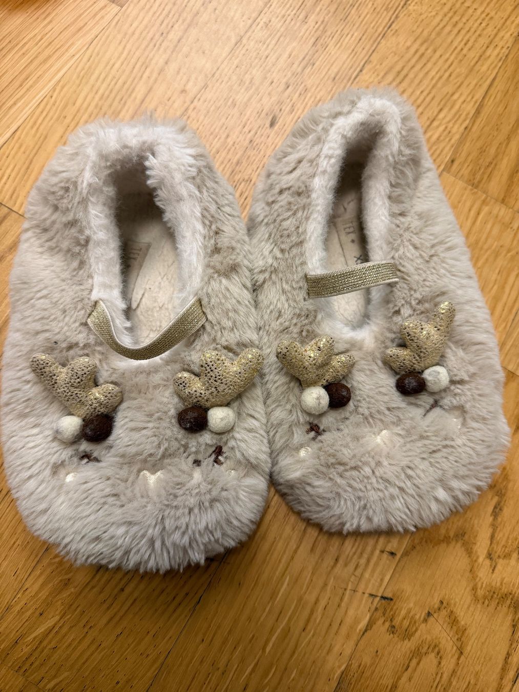 Kinder Hausschuhe / Finken – Rentiermotiv – TEX – Grösse XS (Gebraucht) in Thalwil für CHF 6 ...