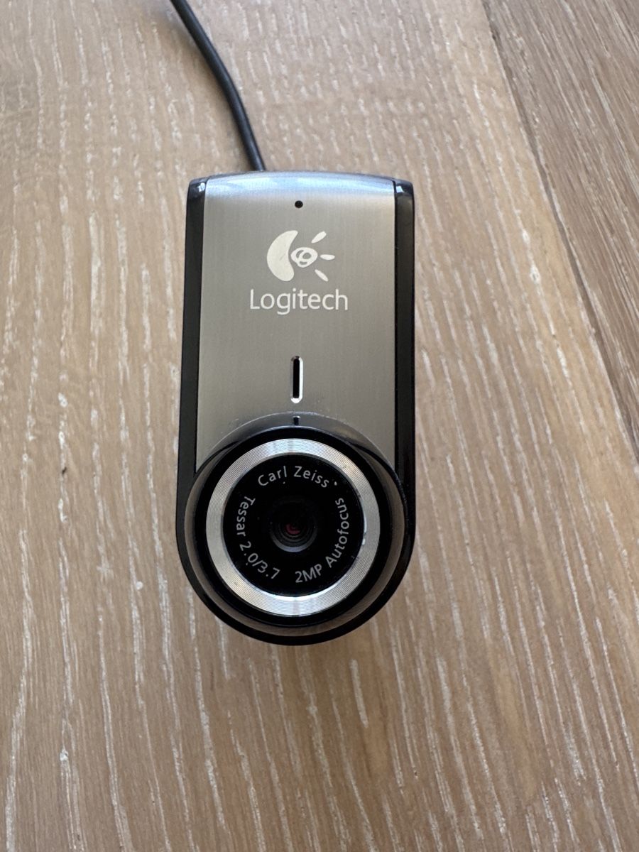 Webcam Logitech Carl Zeiss Tessar 2.0/3.7, 2MP, noir (D'occasion) à ...