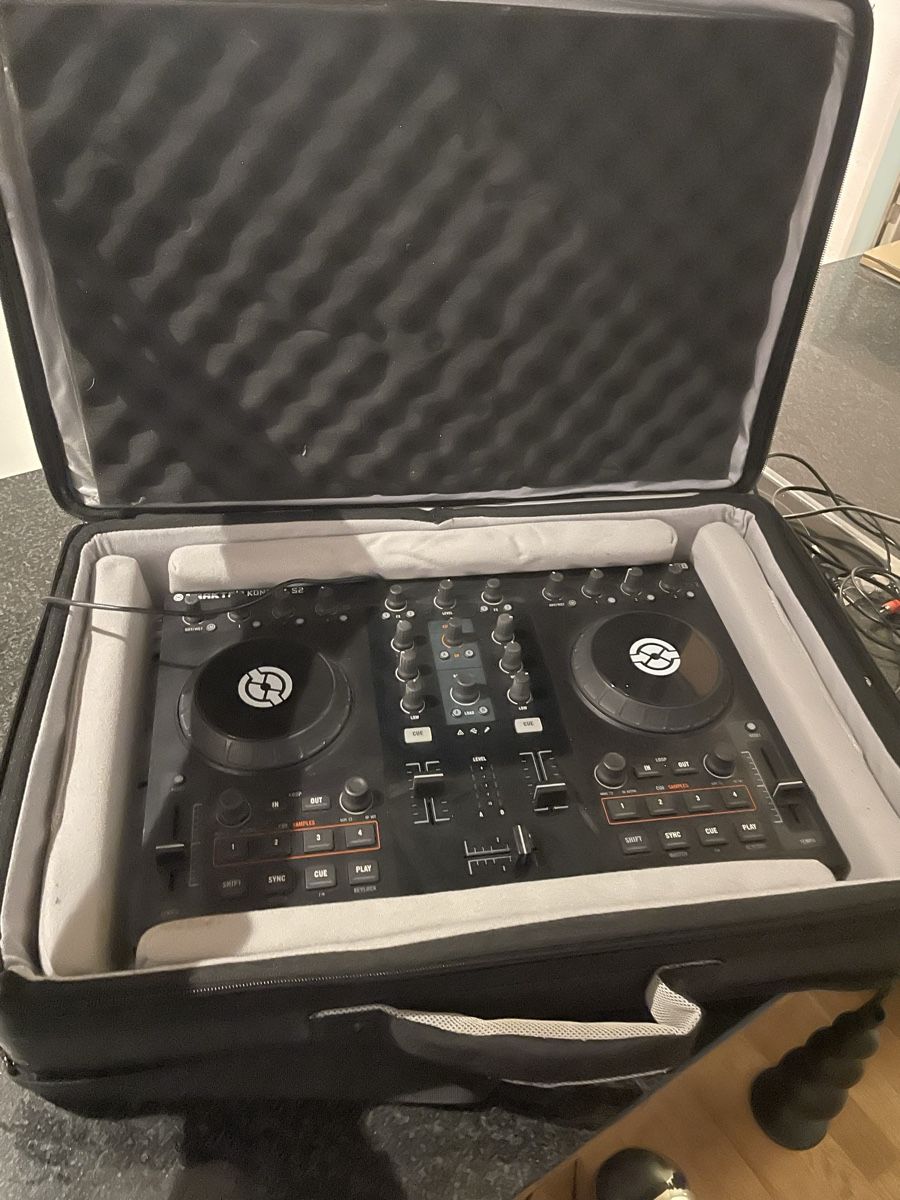 Native Instruments Traktor Kontrol S2 MK2 DJ Controller (Gebraucht) in ...