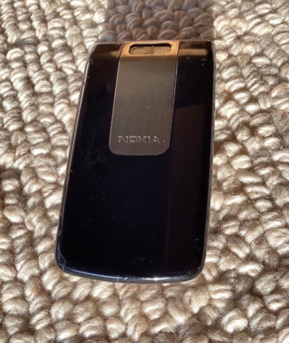 Altes Nokia Handy, klappbar + Ladegerät (Gebraucht) in Schöfflisdorf ...