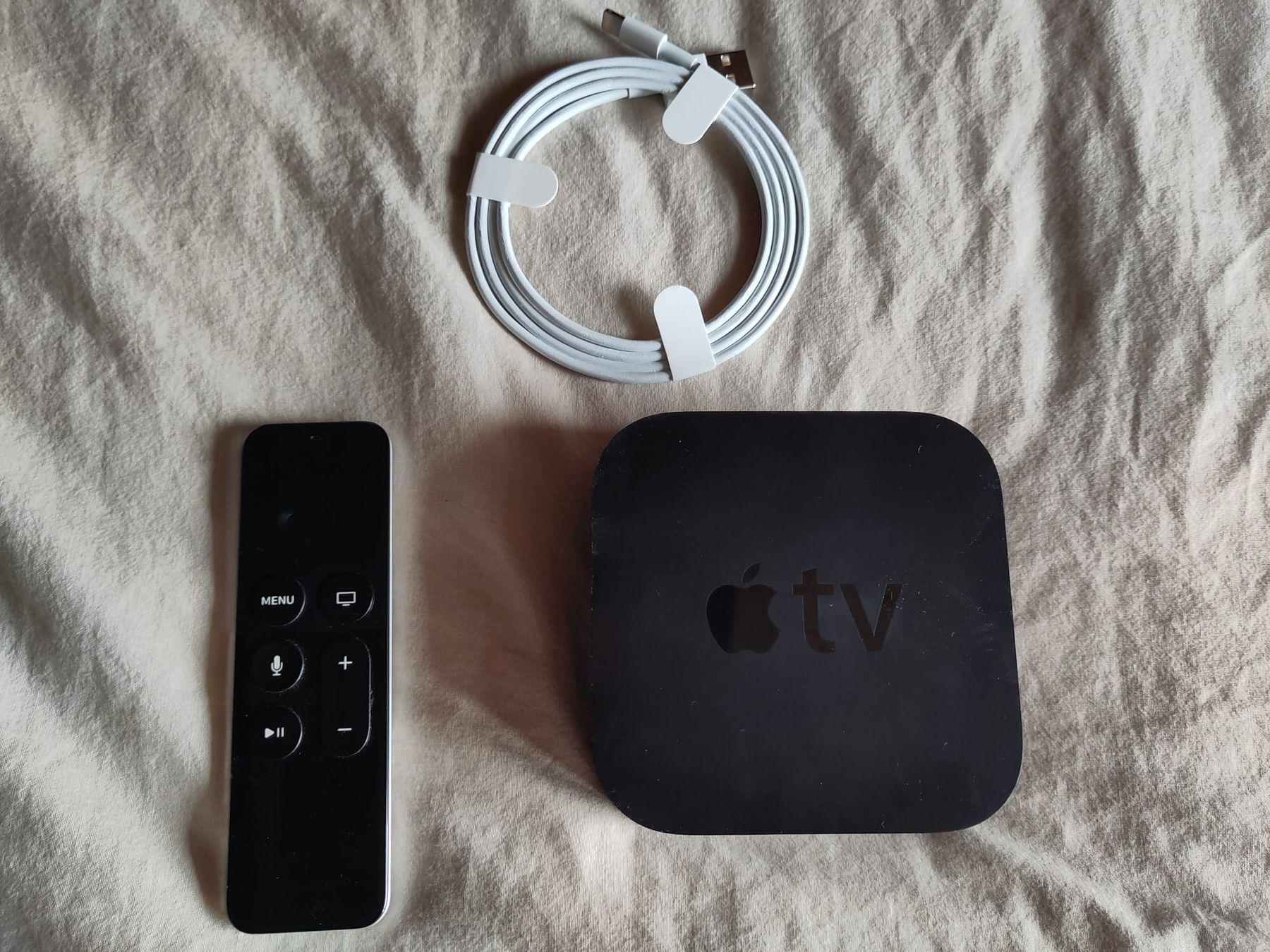 Apple TV (4. Gen) mit Fernbedienung und Kabel (Gebraucht) in Winterthur ...