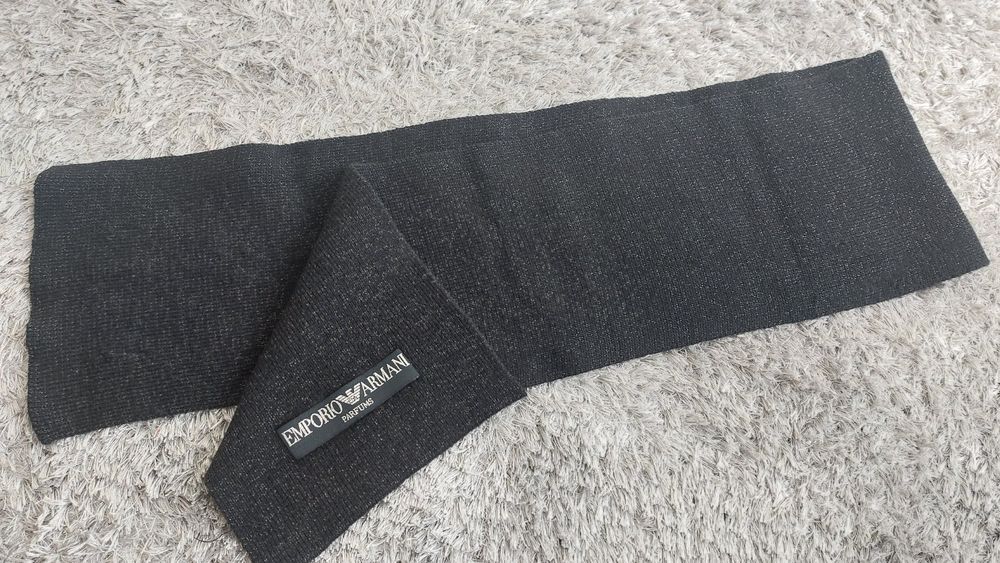 Écharpe noire pailletée, neuve (Neuf (Voir description)) à Lausanne ...