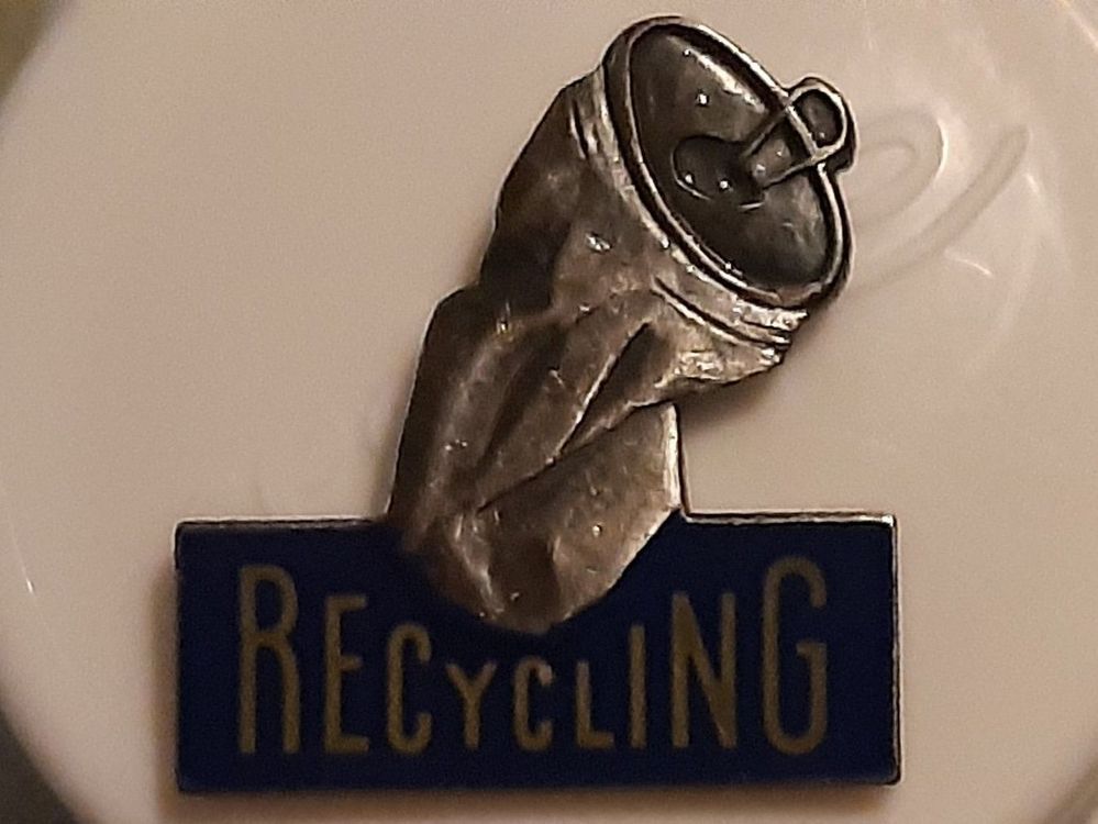 Pin RECYCLING DOSE - neuwertig | Kaufen auf Ricardo