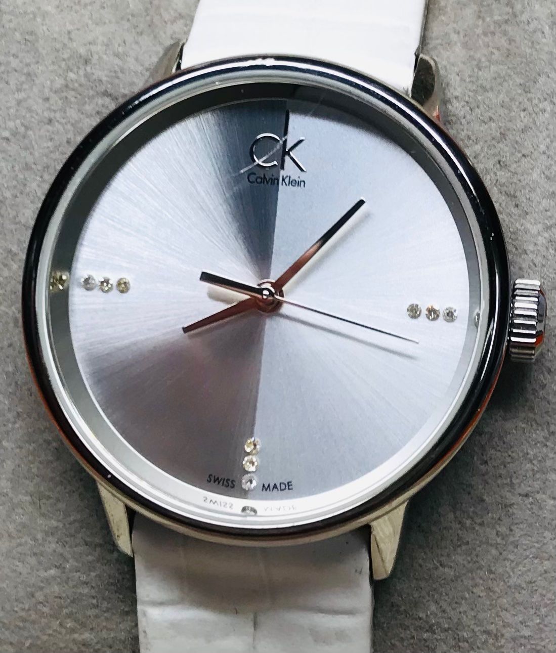 CALVIN KLEIN Damenuhr Swiss-Made 34 mm ( Neupreis : 175 CHF) (Gebraucht ...