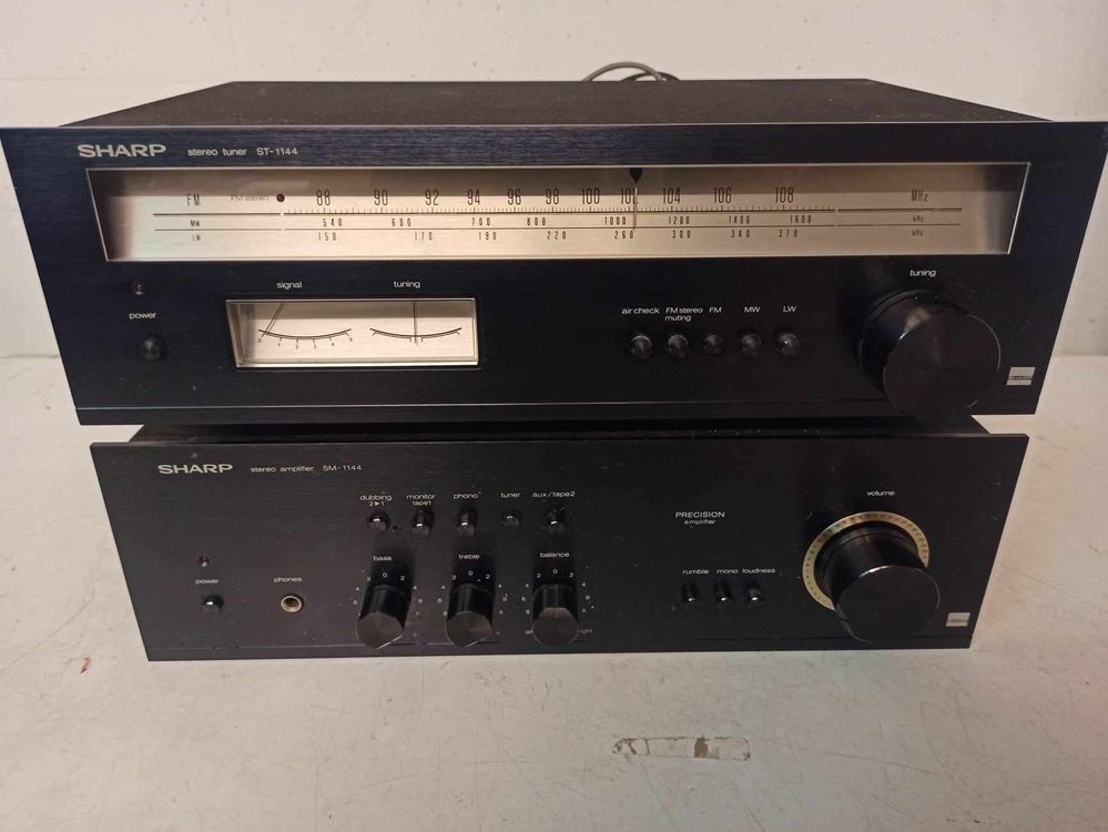 Amplificateur + tuner Sharp vintage. (D'occasion) à La Chaux-de-Fonds pour CHF 50 – avec ...