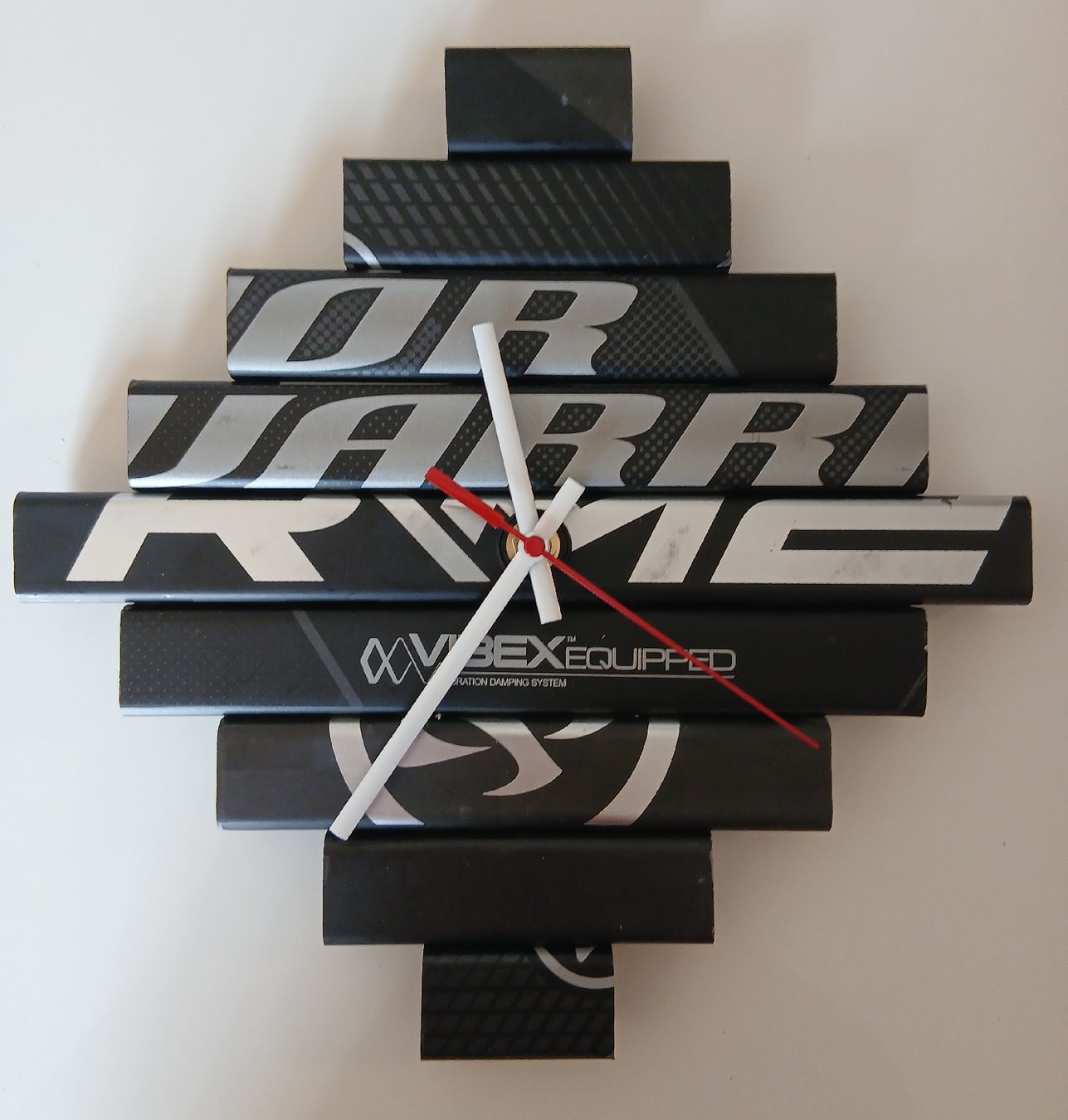 Hockey stick clock for NHL, ZSC, SCL, Kloten, Bern, fans (Gebraucht) in Taverne für CHF 25 – mit ...