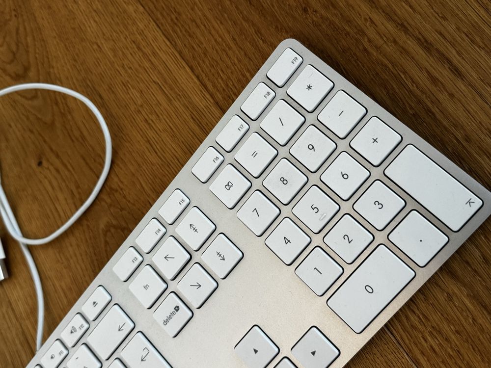 Apple Tastatur QWERTZ mit Zahlenblock (Gebraucht) in Baar für CHF 35 ...