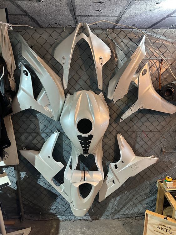 Honda cbr 600 rr pc40 Verkleidung Perlweiss* (Defekt) in Windisch für ...